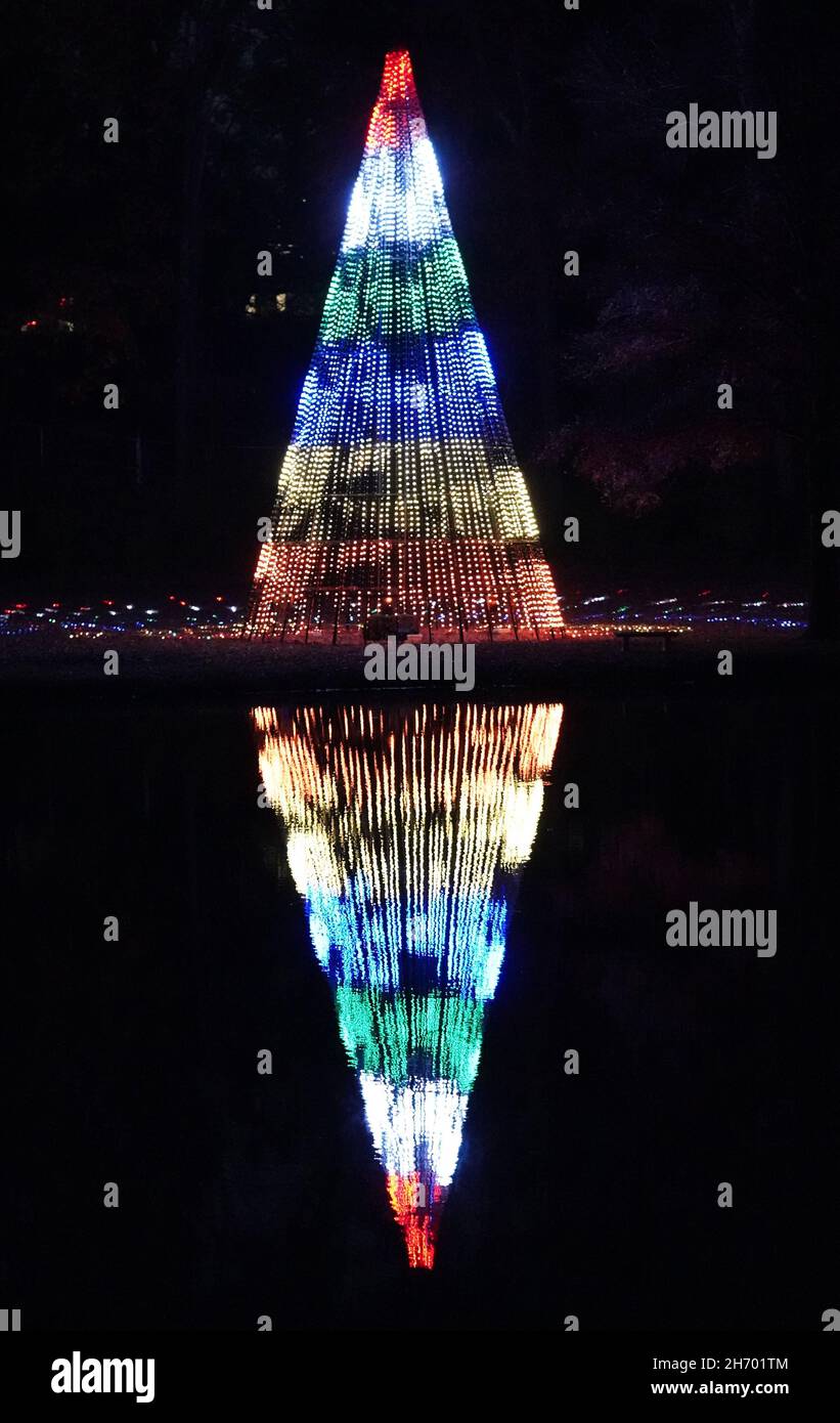 St. Louis, United States. 18th Nov, 2021. A colorful, lighted Christmas ...