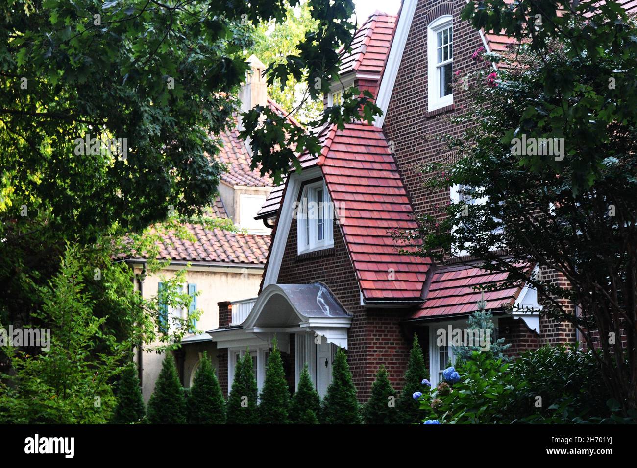 A GOOD PLACE: The Forest Hills Gardens affluent community features old ...