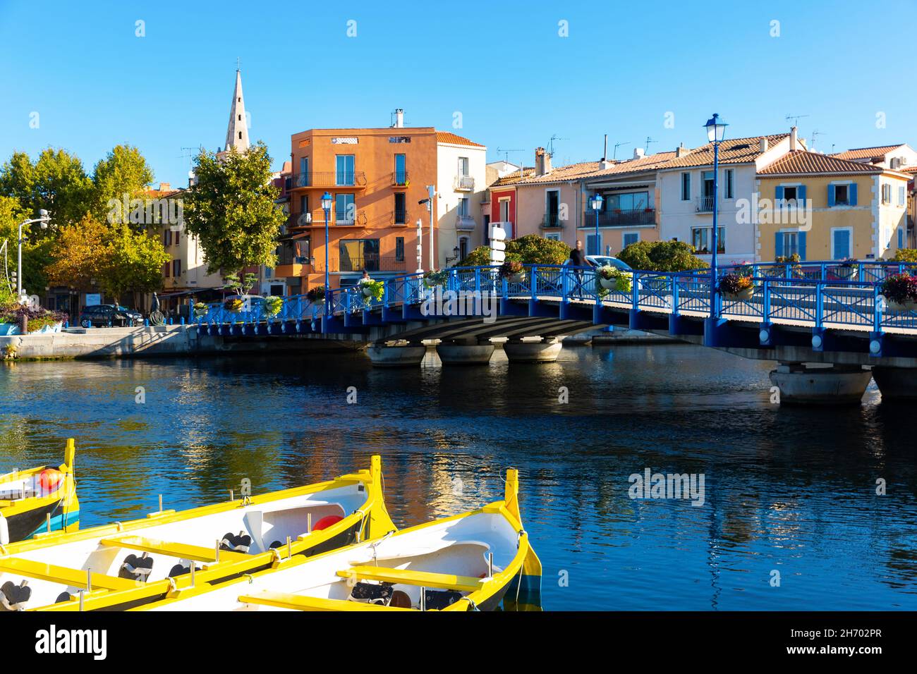 Residential buildings and Canal Baussengue in Martigues Stock Photo - Alamy
