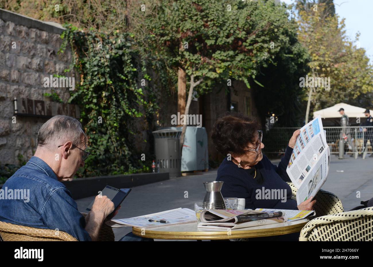 Morning paper hi-res stock photography and images - Alamy