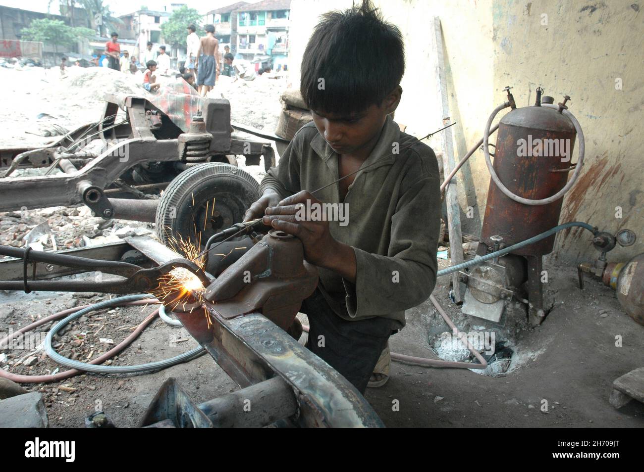 Child labor working in a tree wheeler garage. India Stock Photo - Alamy