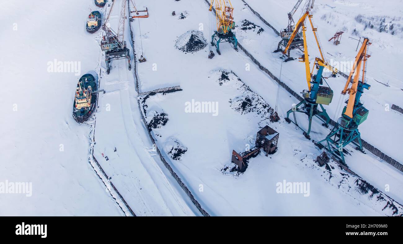 Container truck russia snow hi-res stock photography and images - Alamy