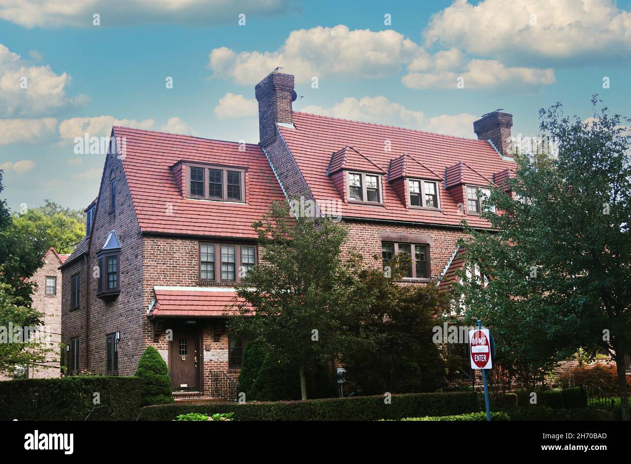 A GOOD PLACE: The Forest Hills Gardens affluent community features old ...