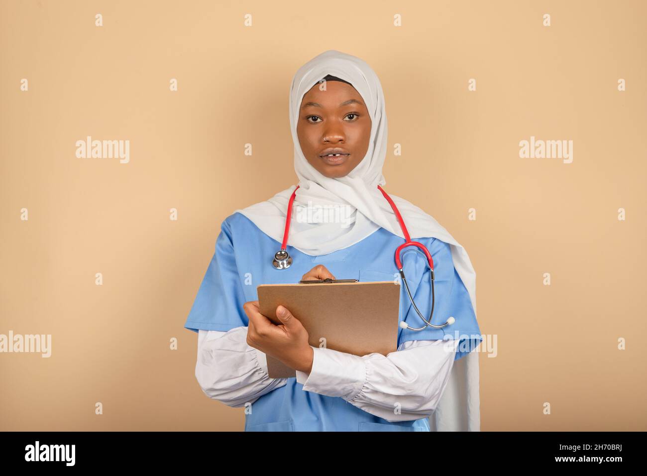 Muslim nurse hi-res stock photography and images - Alamy