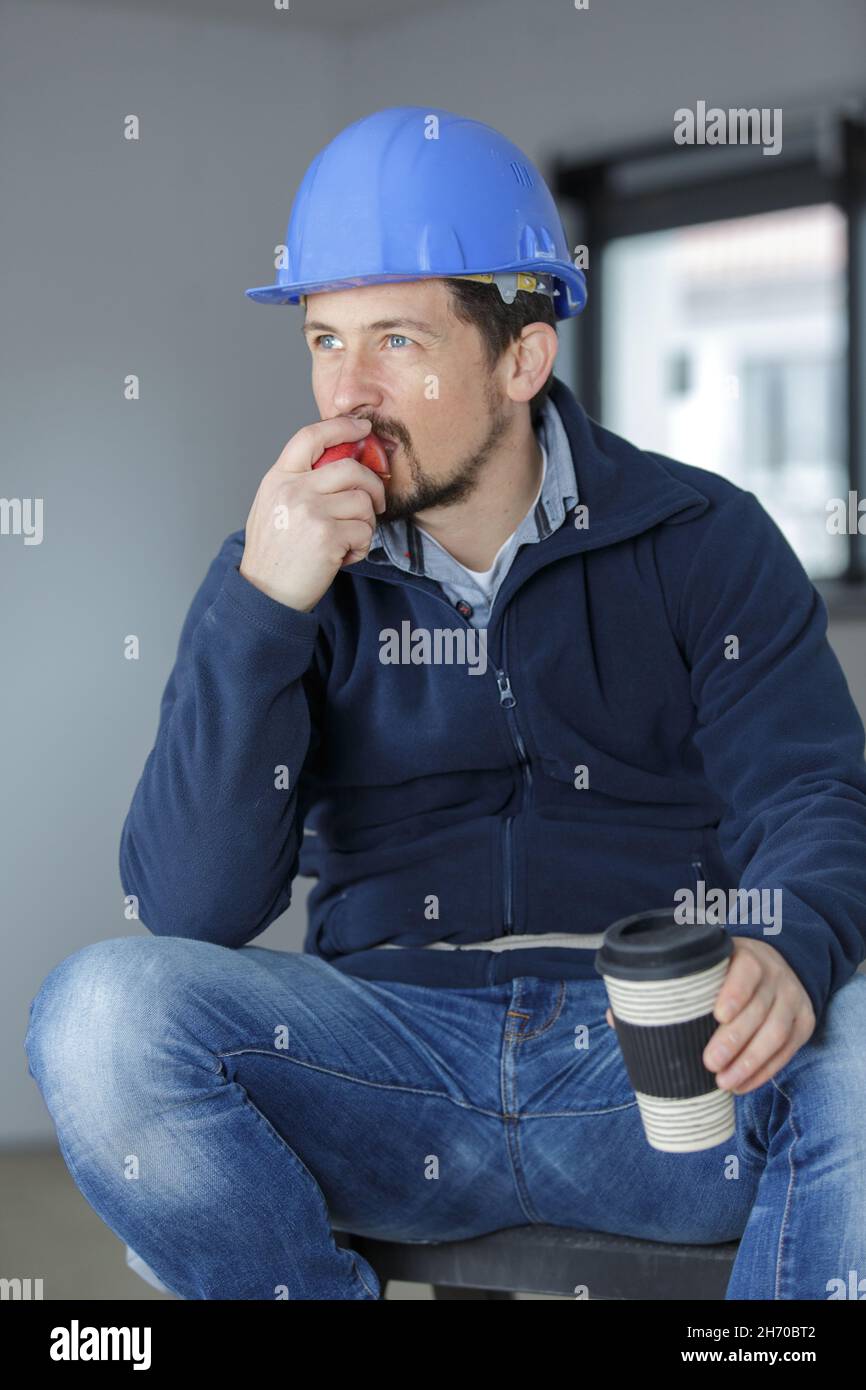 Construction worker eating hi-res stock photography and images - Alamy