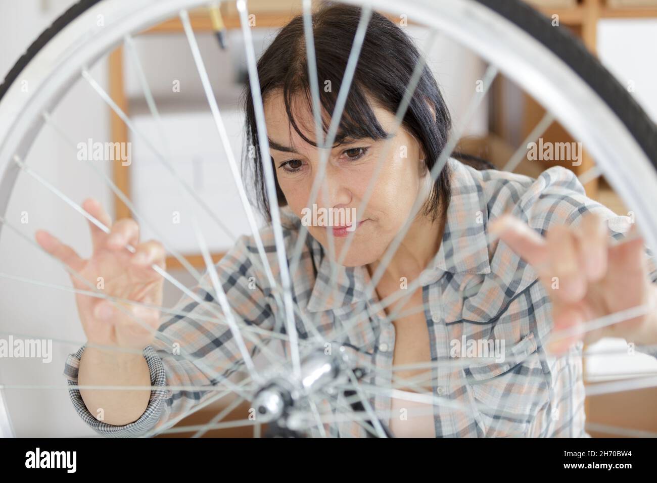 Replacing chain bicycle hi-res stock photography and images - Alamy