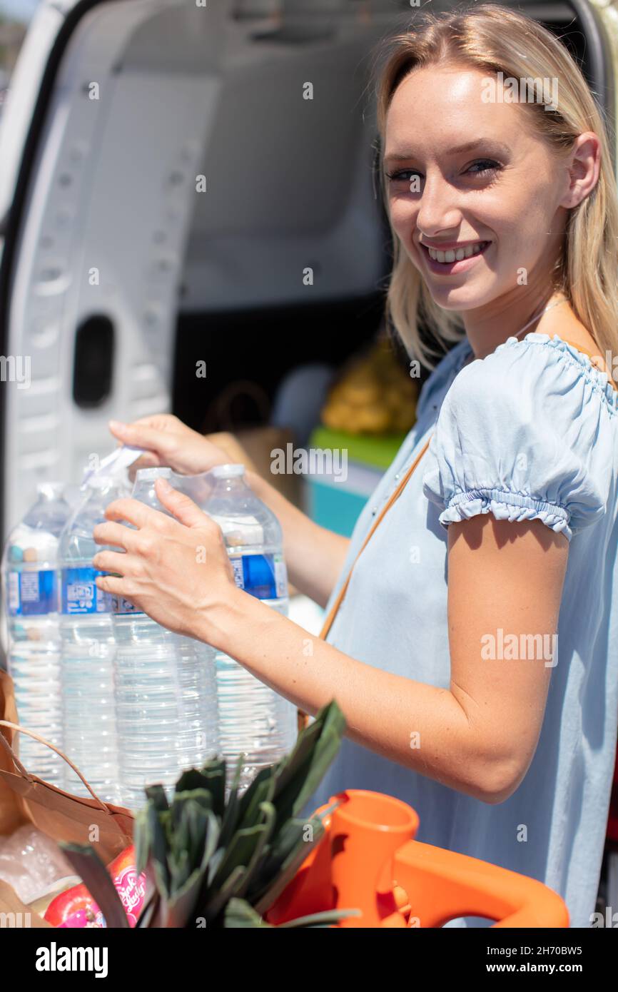 woman loading shopping into boot of car Stock Photo - Alamy