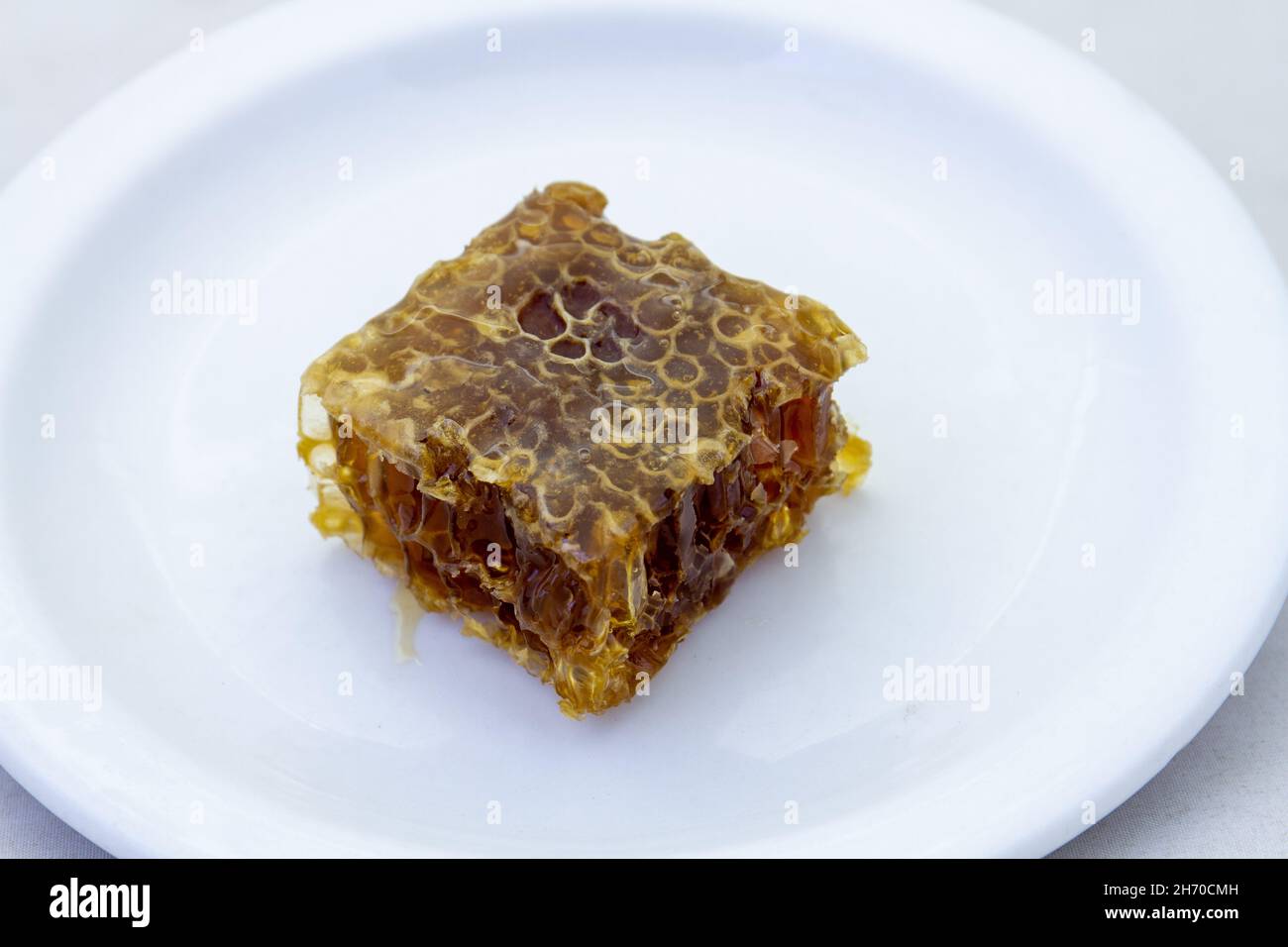 Ceramic honeycomb hi-res stock photography and images - Alamy