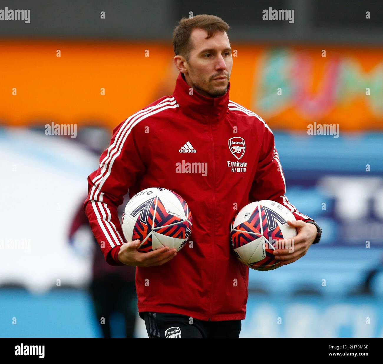 Tottenham hotspur goalkeeper coach hi-res stock photography and images ...