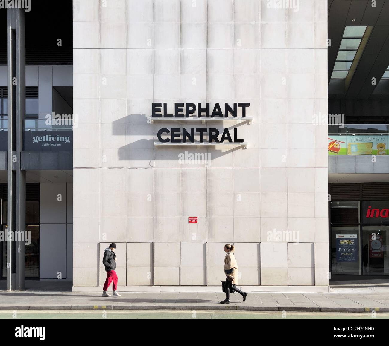 Elephant and castle london building hi-res stock photography and images ...