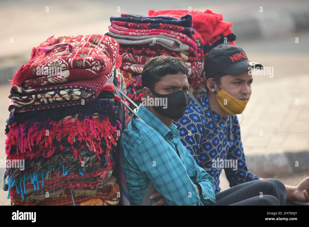Delhi air pollution masks hi-res stock photography and images - Alamy