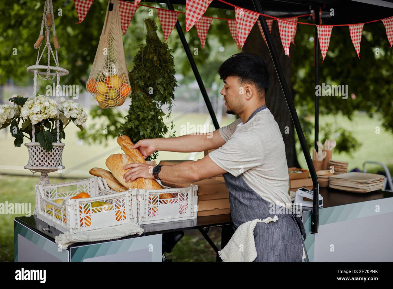 Work stall hi-res stock photography and images - Alamy