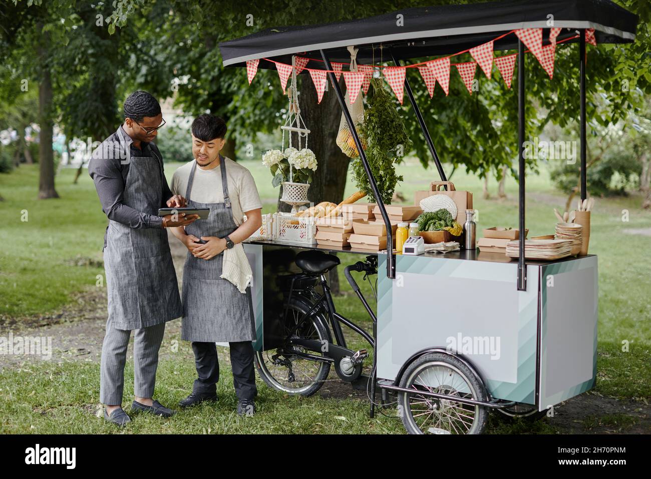Men at food stall Stock Photo - Alamy