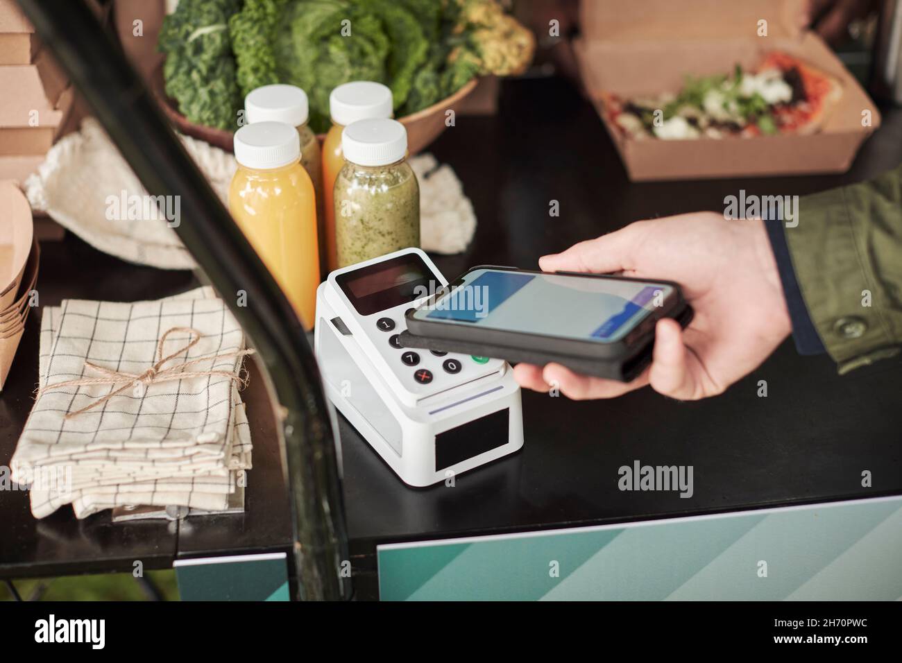 Buying with mobile telephone hi-res stock photography and images - Alamy