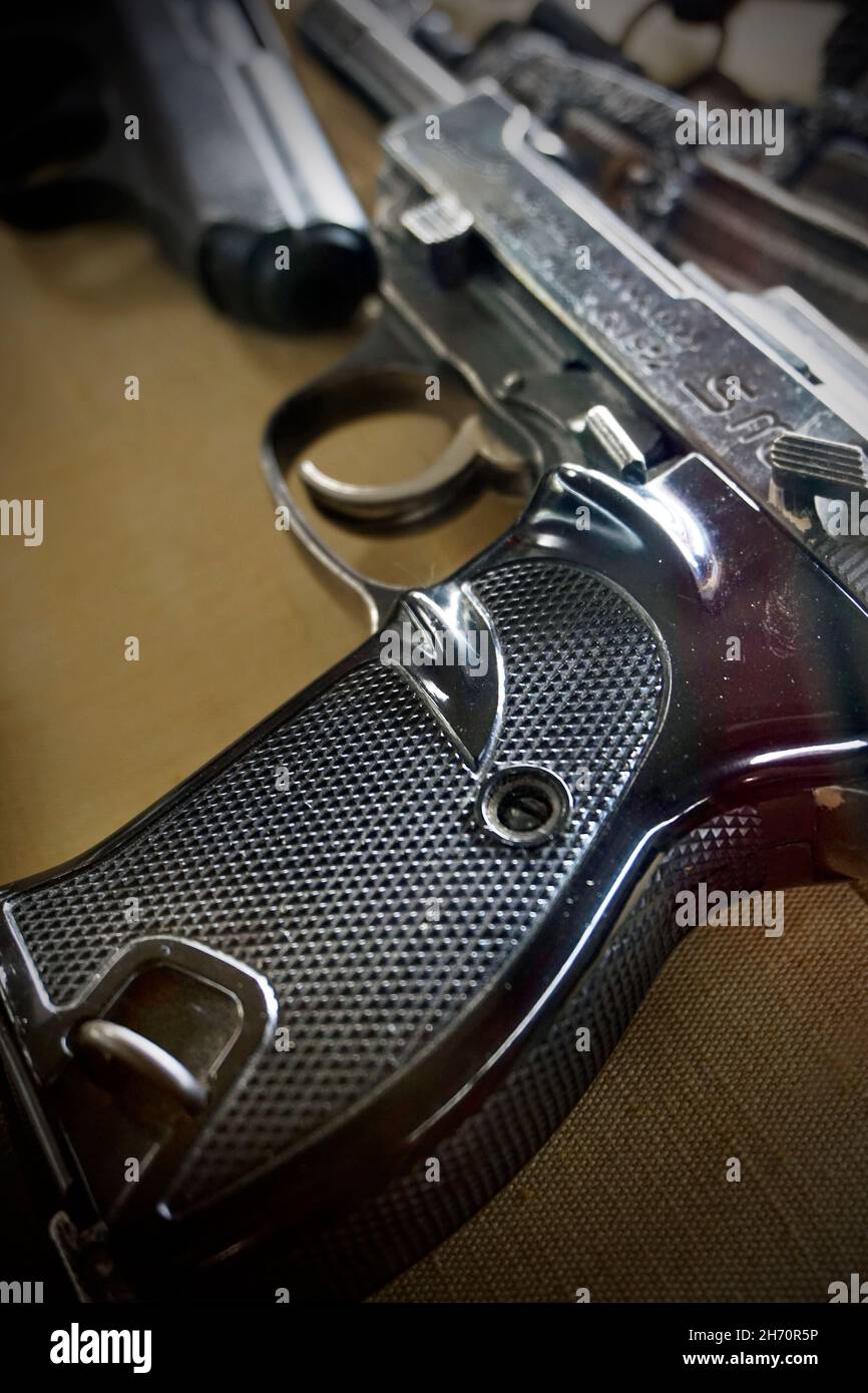 automatic walther 9mm german pistol Stock Photo - Alamy