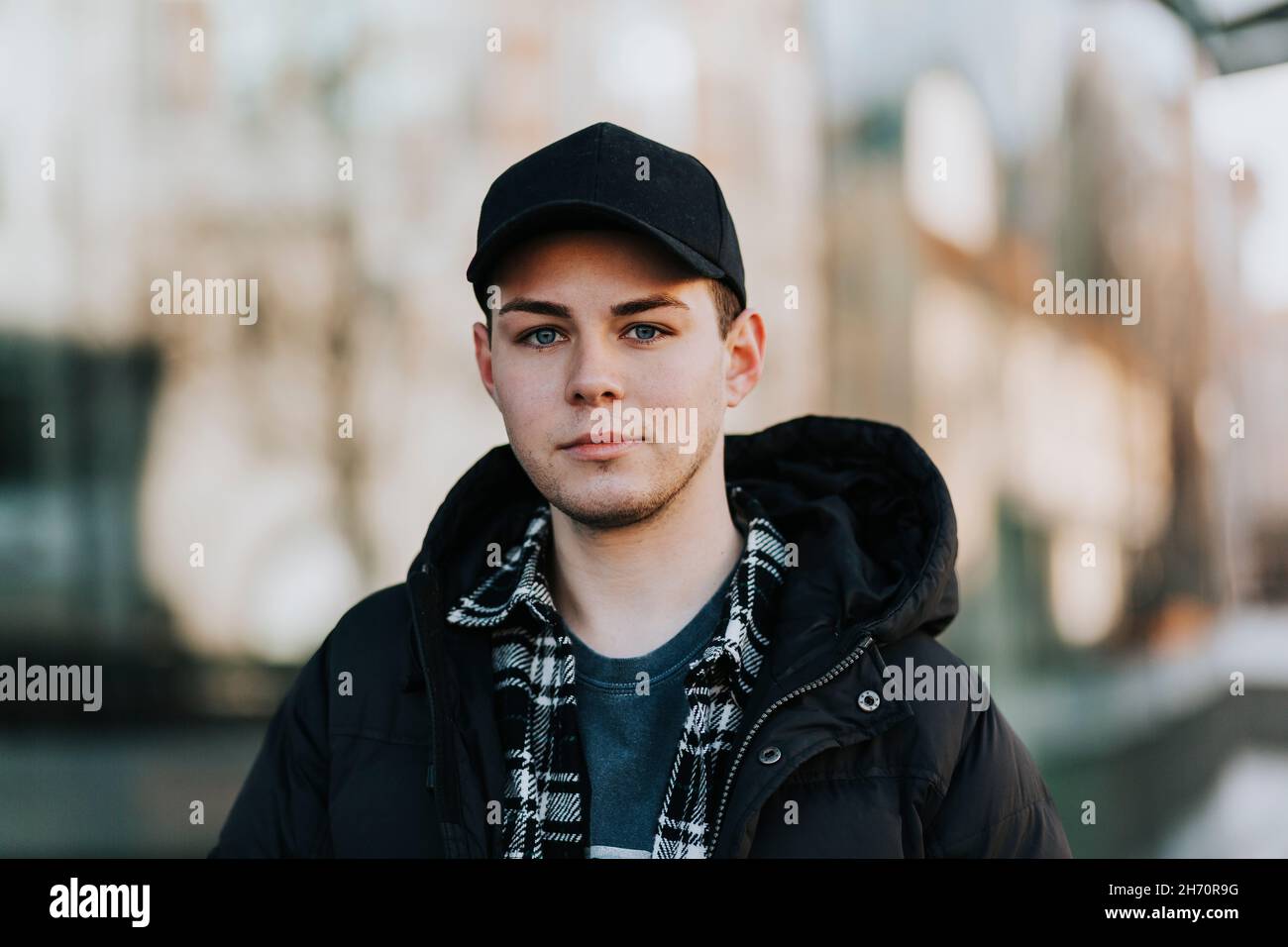 To the looking at camera from the waist up hi-res stock photography and ...