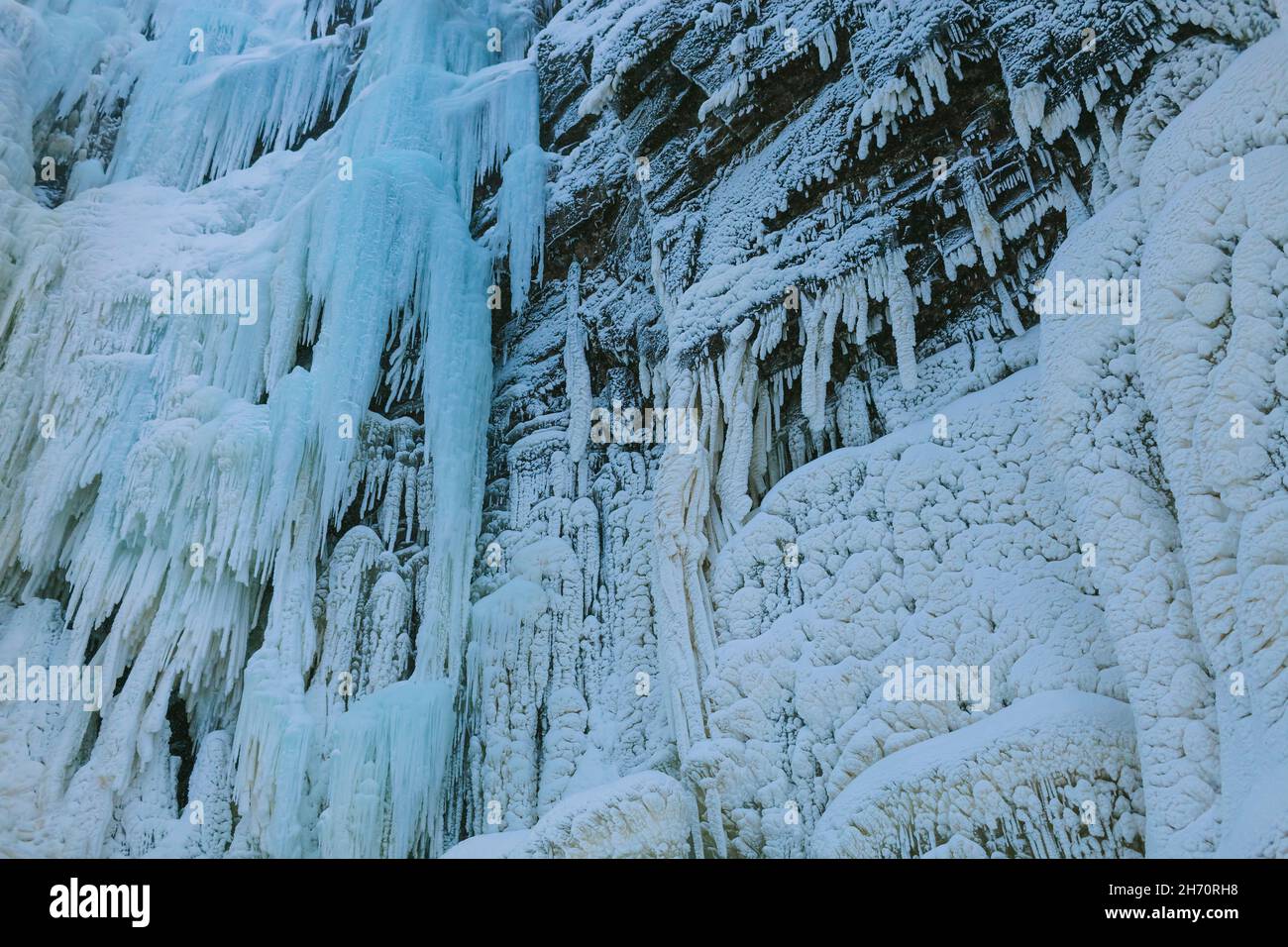 Glacial cliff hi-res stock photography and images - Alamy