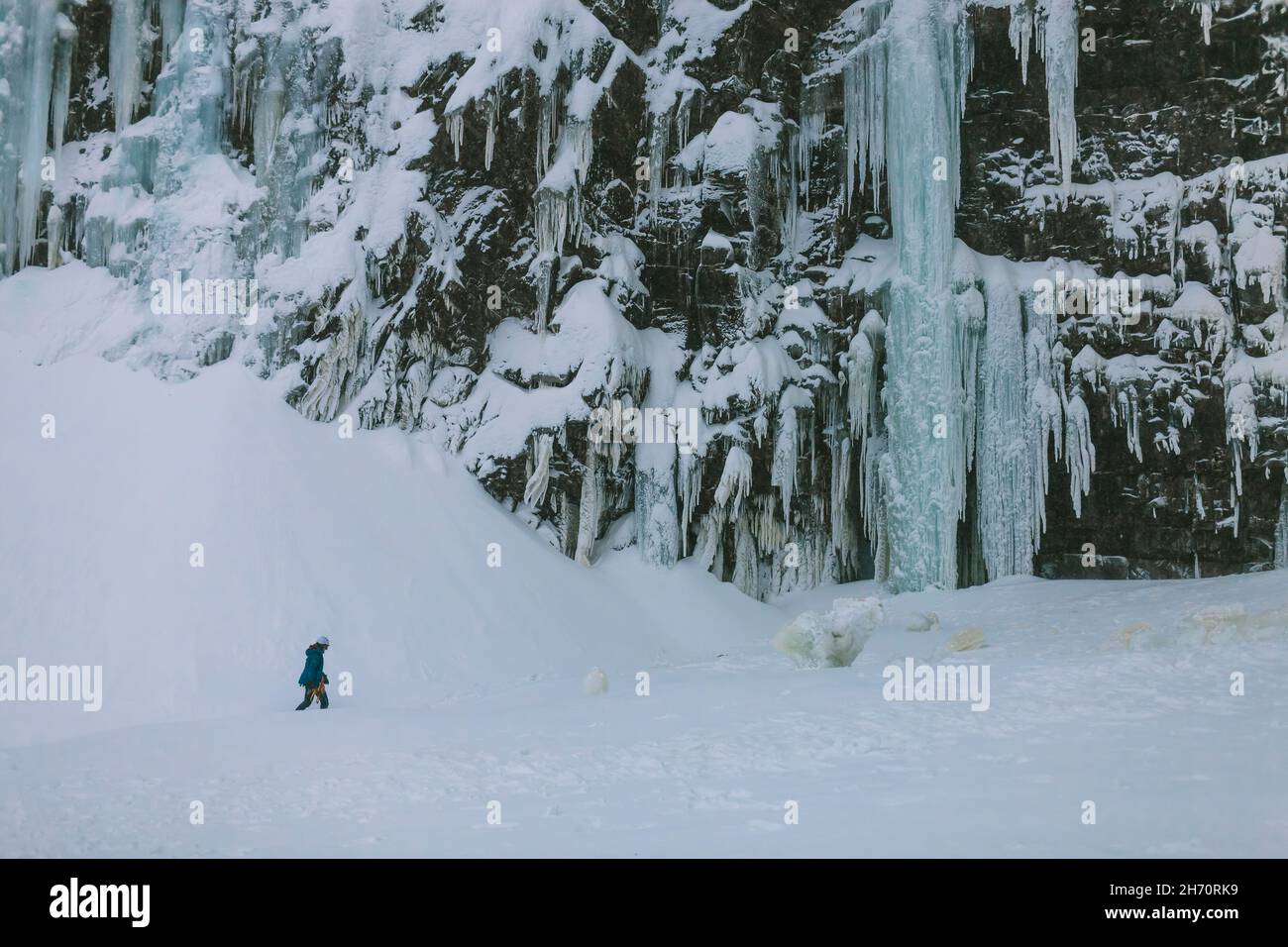Icy cliff hi-res stock photography and images - Alamy