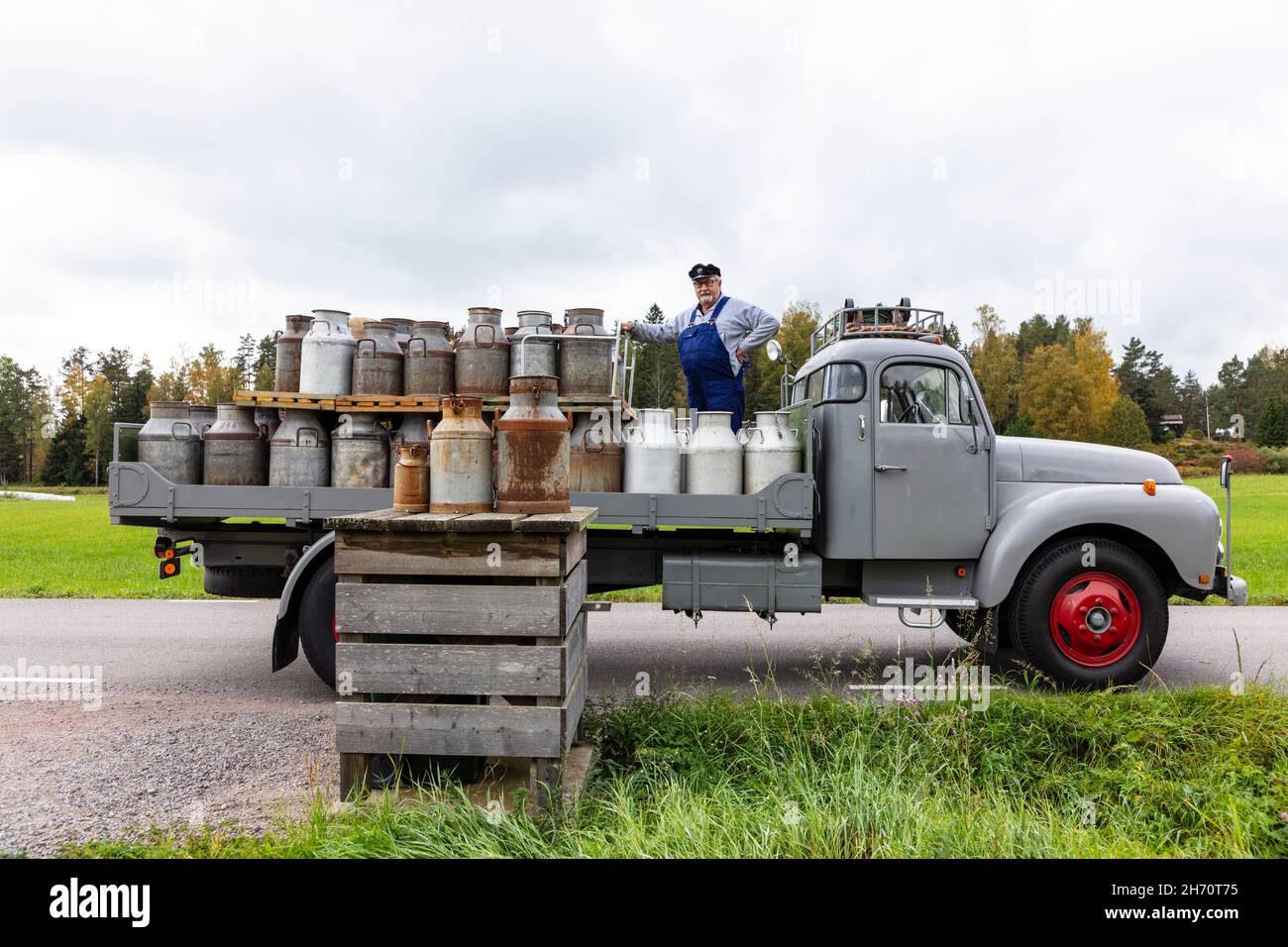 Milk cart hi-res stock photography and images - Alamy