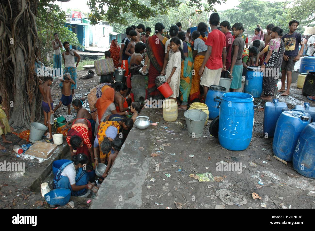 People living in poverty waiting in a queue for water. India Stock ...