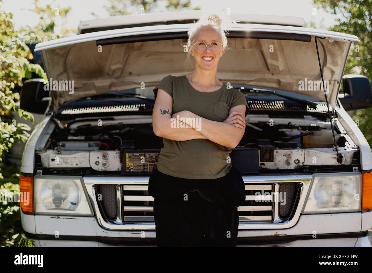 Woman standing in front of car Stock Photo - Alamy