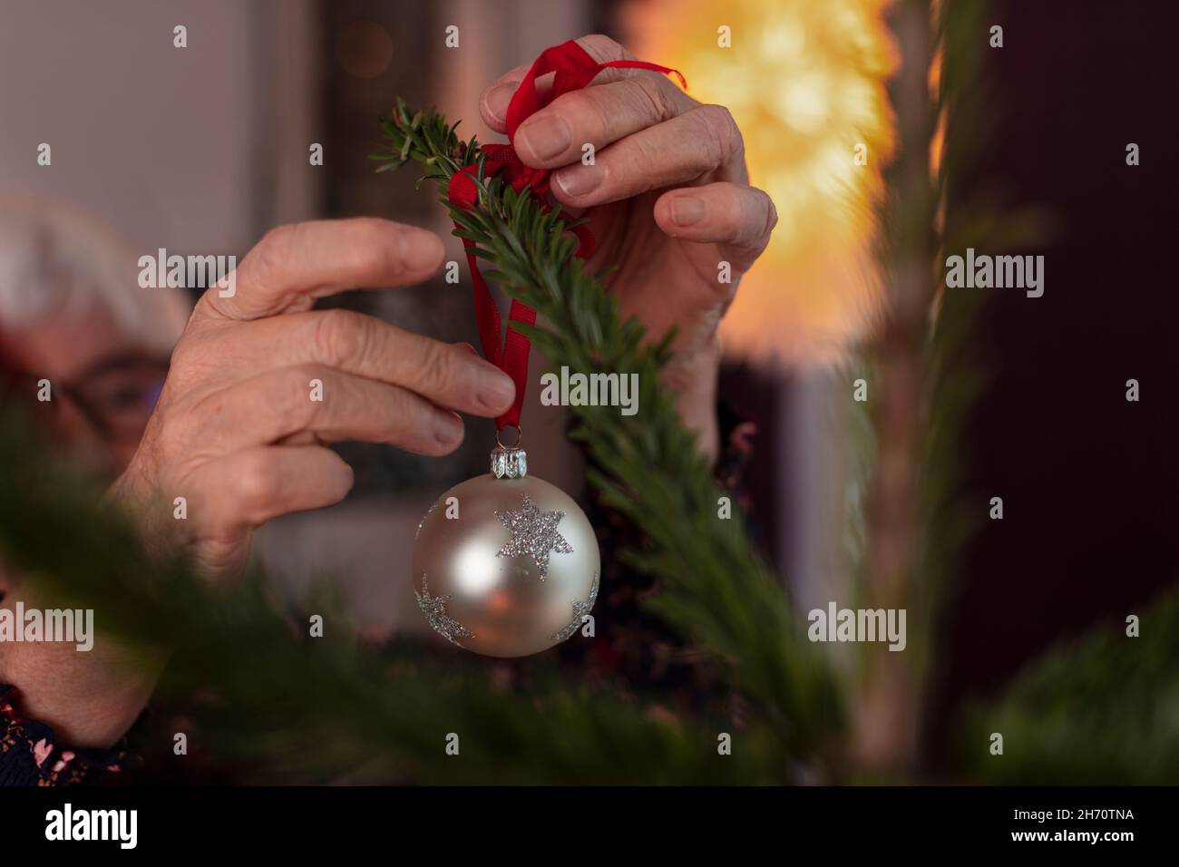 Womans hands decorating christmas hi-res stock photography and images ...