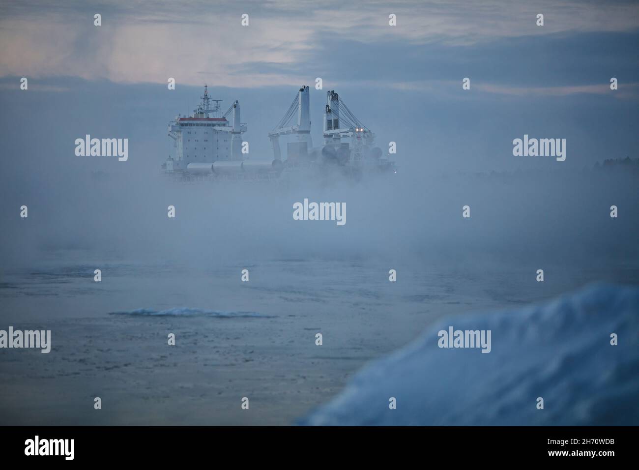 Sea fog ship hi-res stock photography and images - Alamy