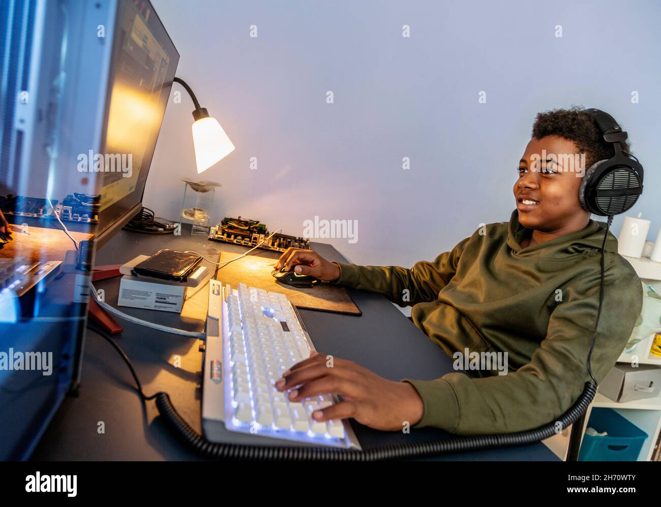 Teenage human person hi-res stock photography and images - Alamy