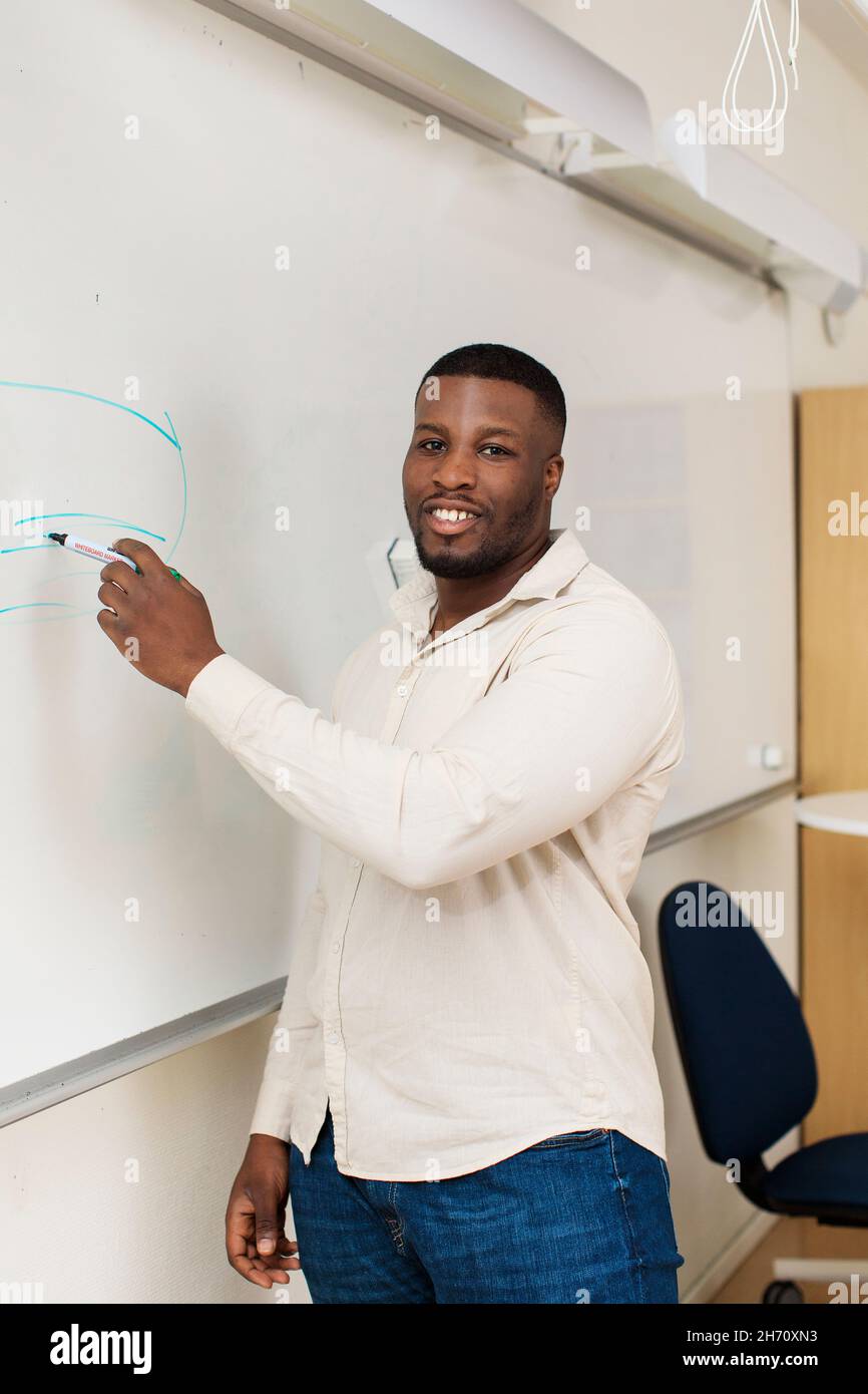 Mature teacher and school hi-res stock photography and images - Alamy