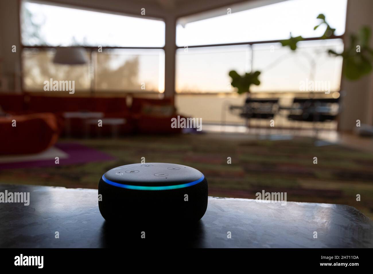 House alexa hi-res stock photography and images - Alamy