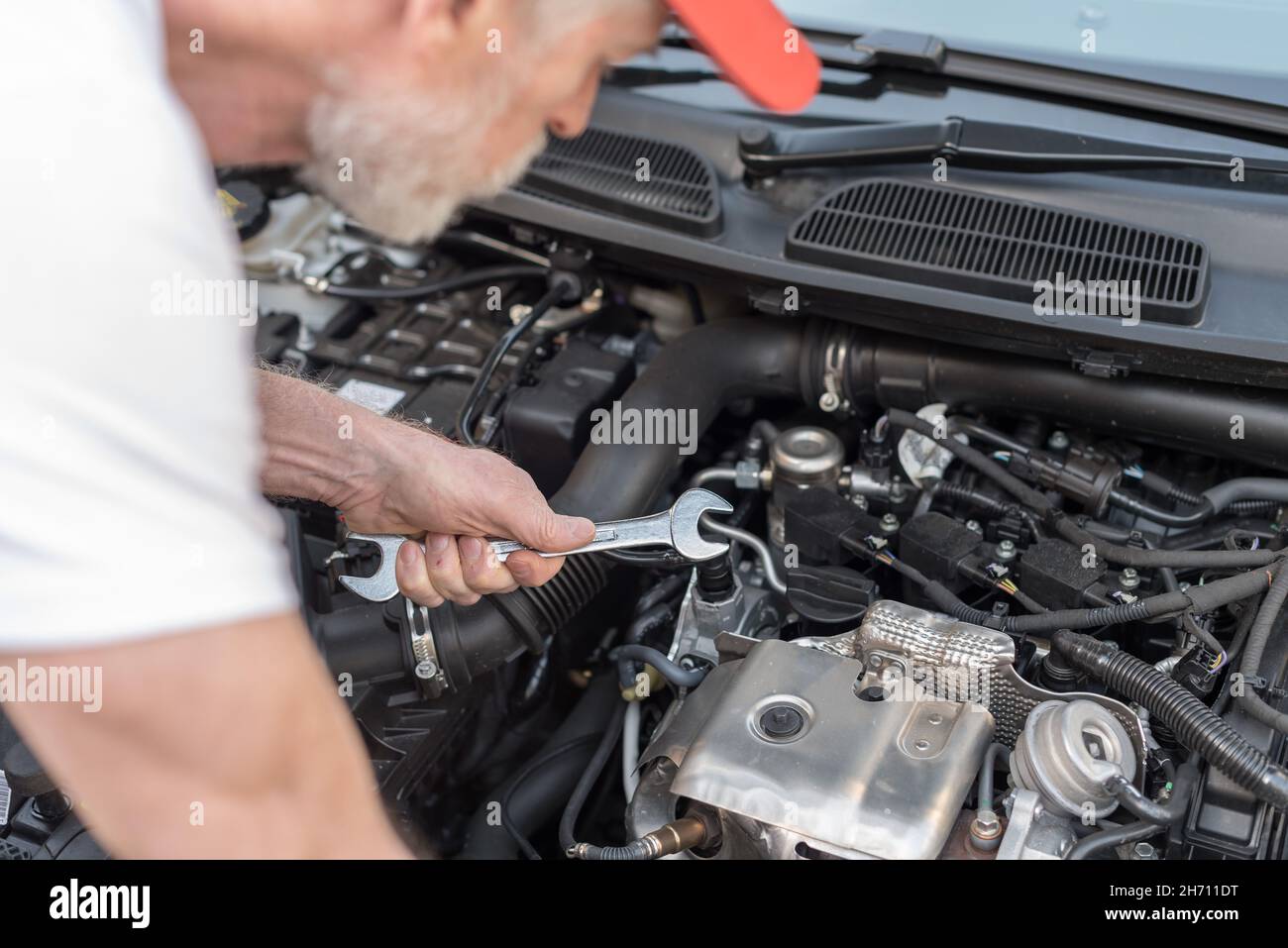 Car mechanic repairing a car engine Stock Photo - Alamy