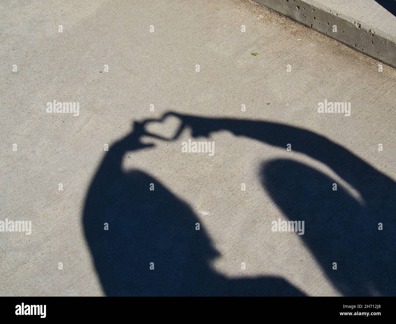 Heart joining two hands hi-res stock photography and images - Alamy