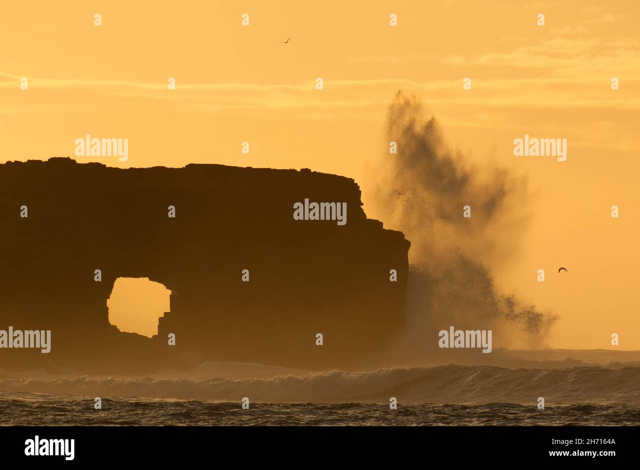 Backlit natural arch hi-res stock photography and images - Alamy