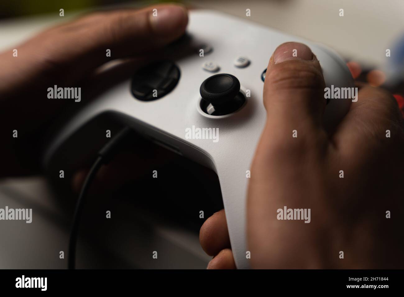 White xbox controller in hands hi-res stock photography and images - Alamy