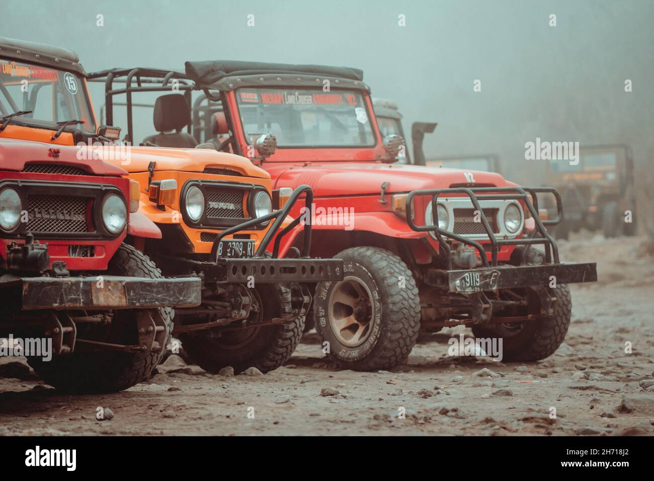 Cars in mud hi-res stock photography and images - Alamy