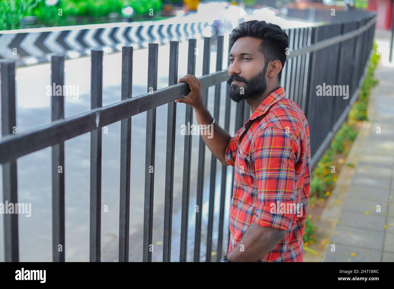 Guy indian hi-res stock photography and images - Alamy