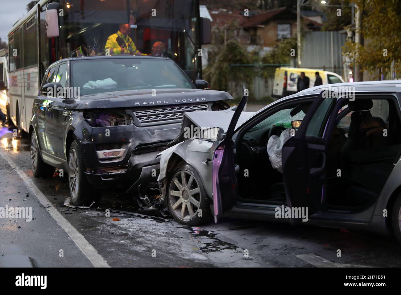 Crash between two cars hi-res stock photography and images - Alamy