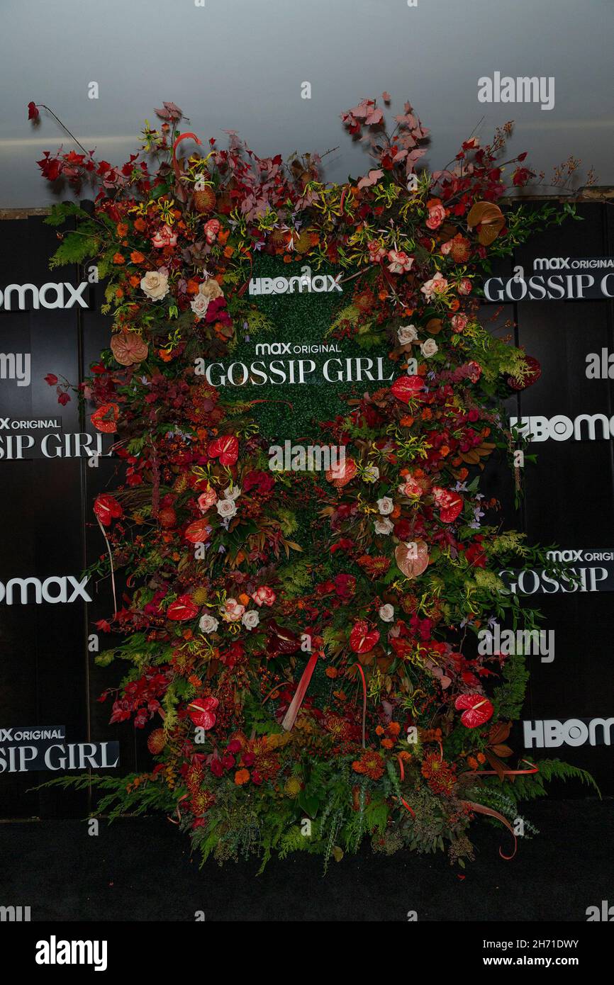 December 31, 2000, New York, New York, United States: Flowers backdrop ...