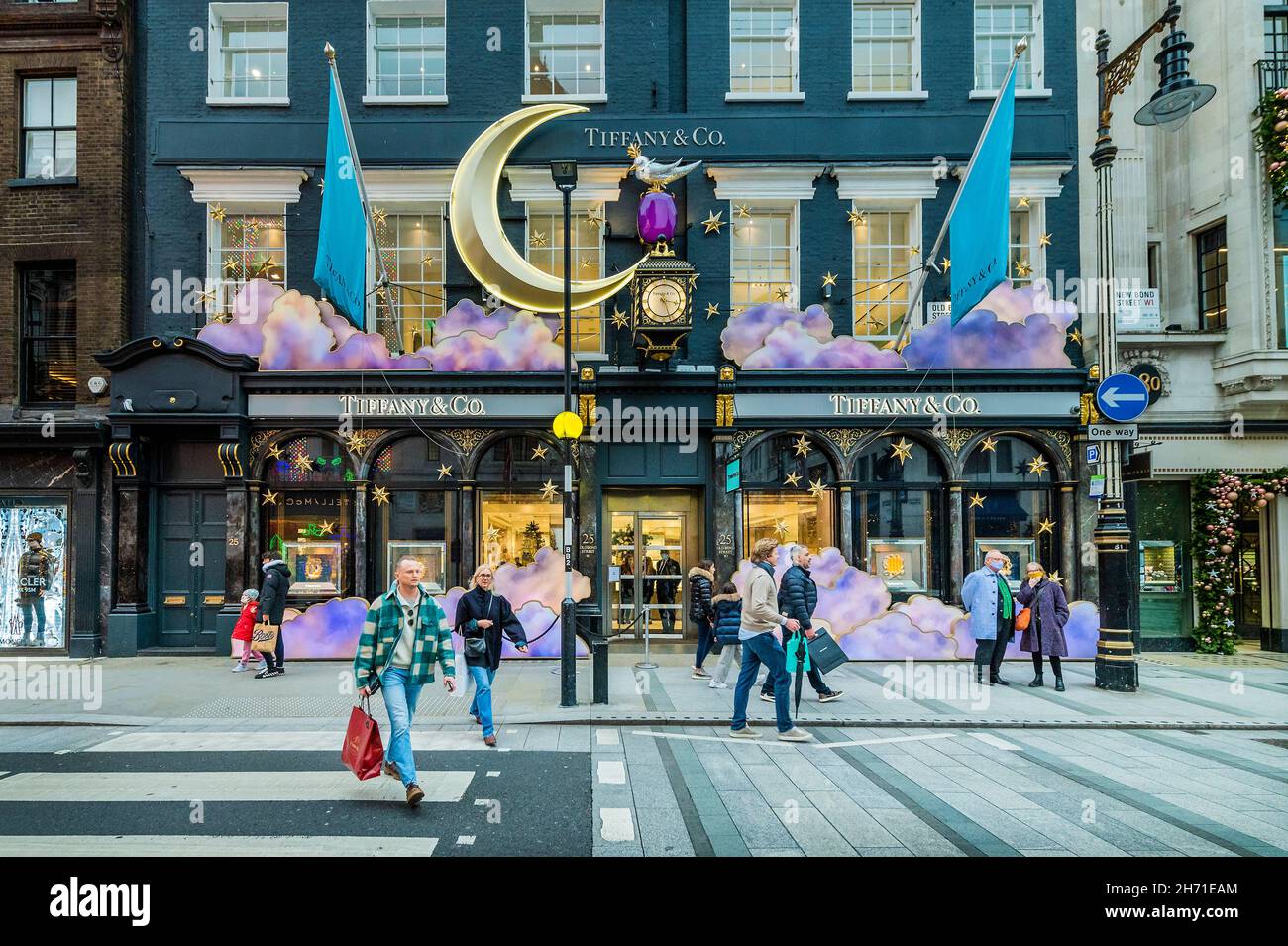 London, UK. 18th Nov, 2021. Tiffany & Co does a dreamscape - Luxury ...