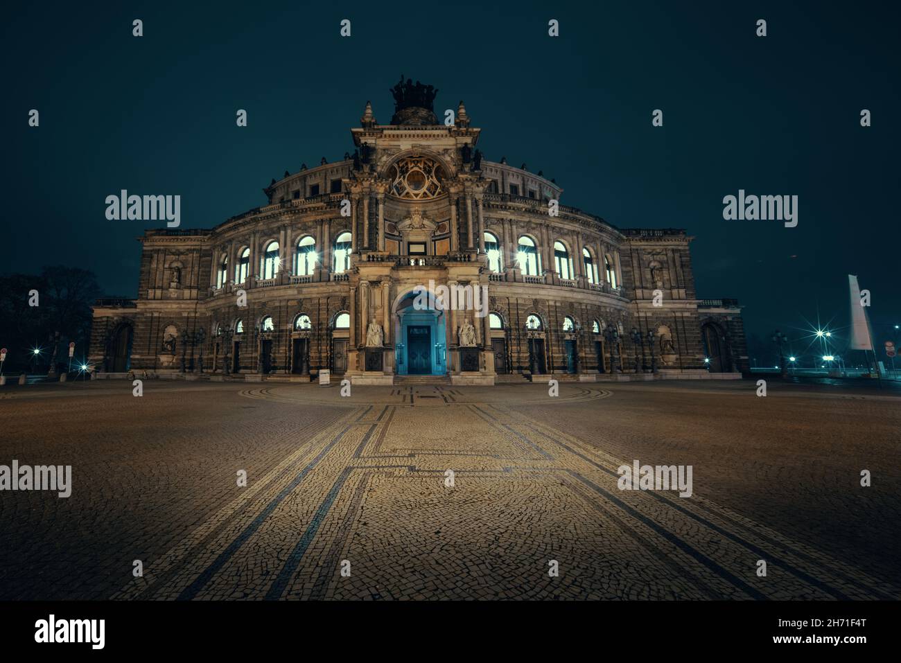Opera house in Dresden at night. Semperoper Dresden Stock Photo - Alamy