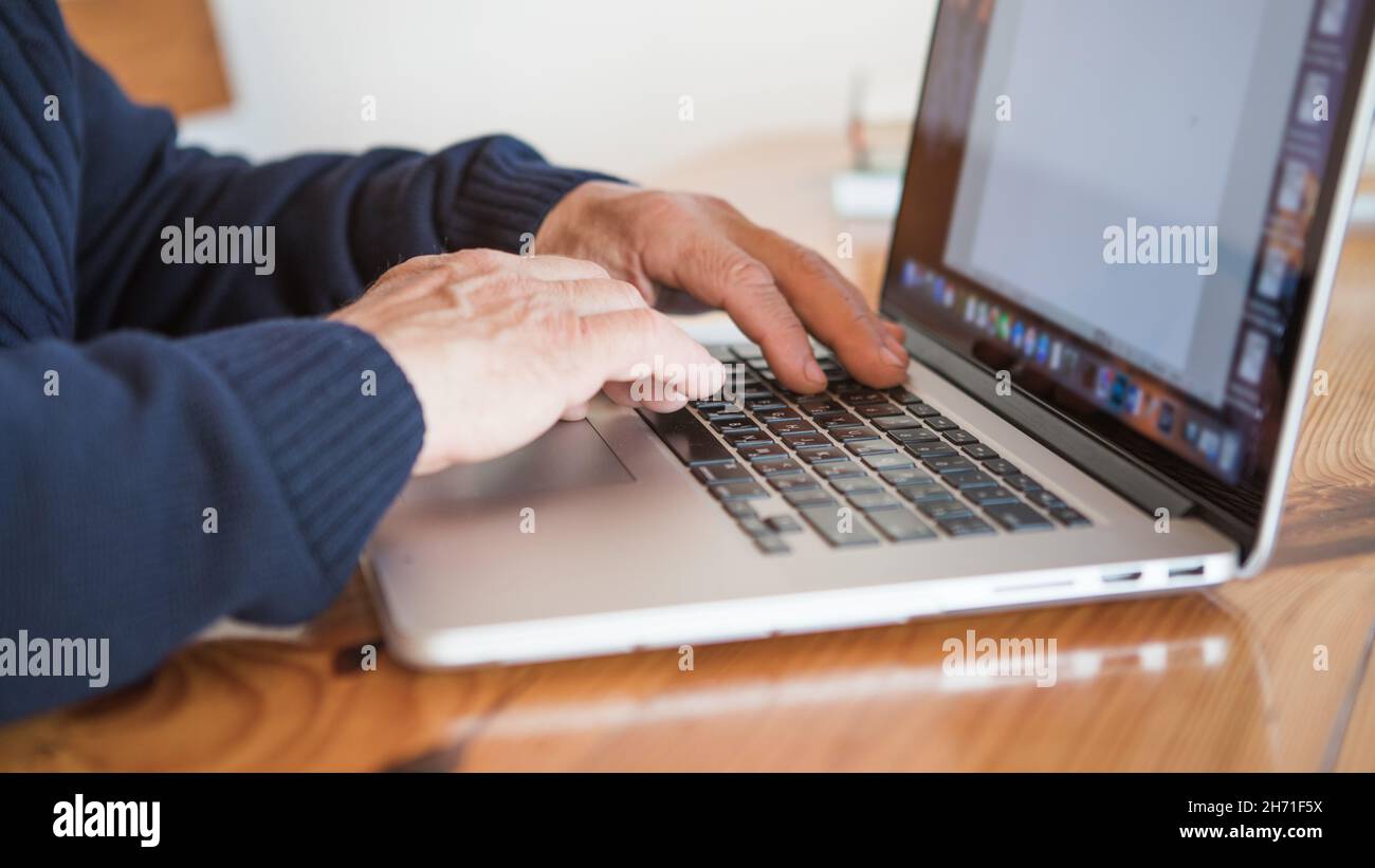 Old hands on the keyboard. Retired person learn to use computer Stock ...