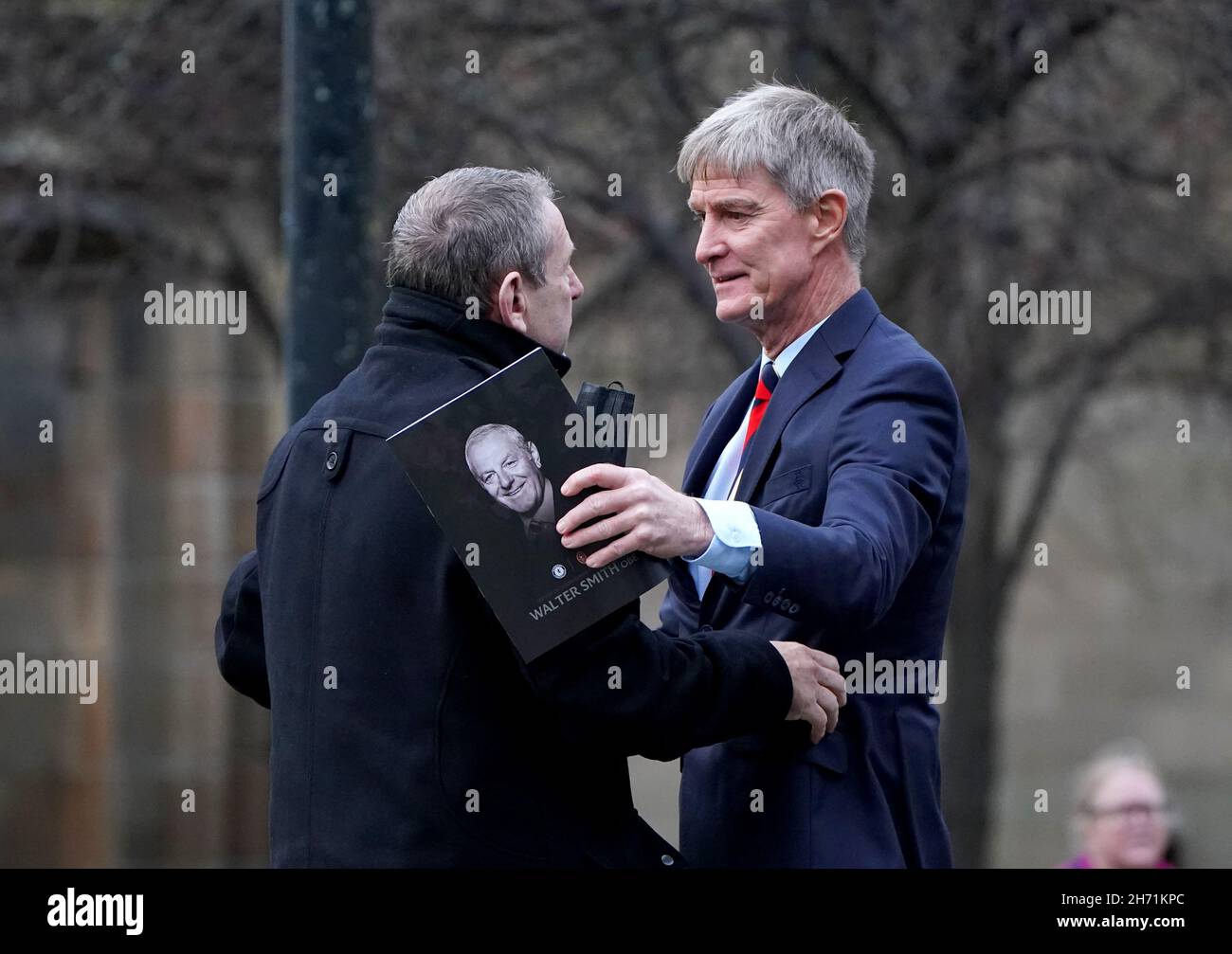 Former Rangers goalkeeper Andy Goram (left) speaks to former Rangers ...