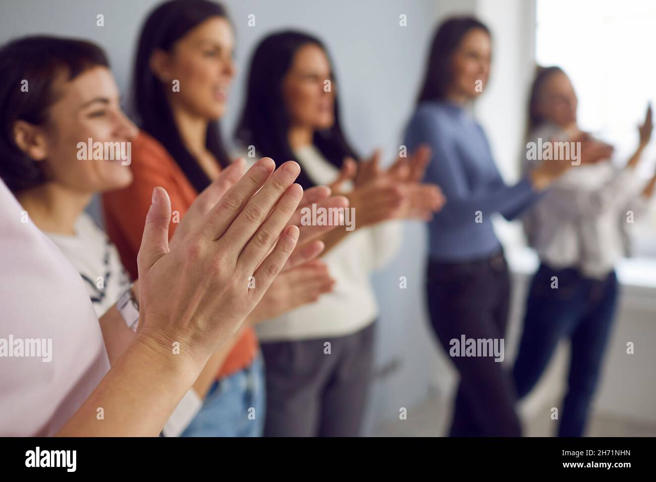 Applause clapping hands hi-res stock photography and images - Alamy