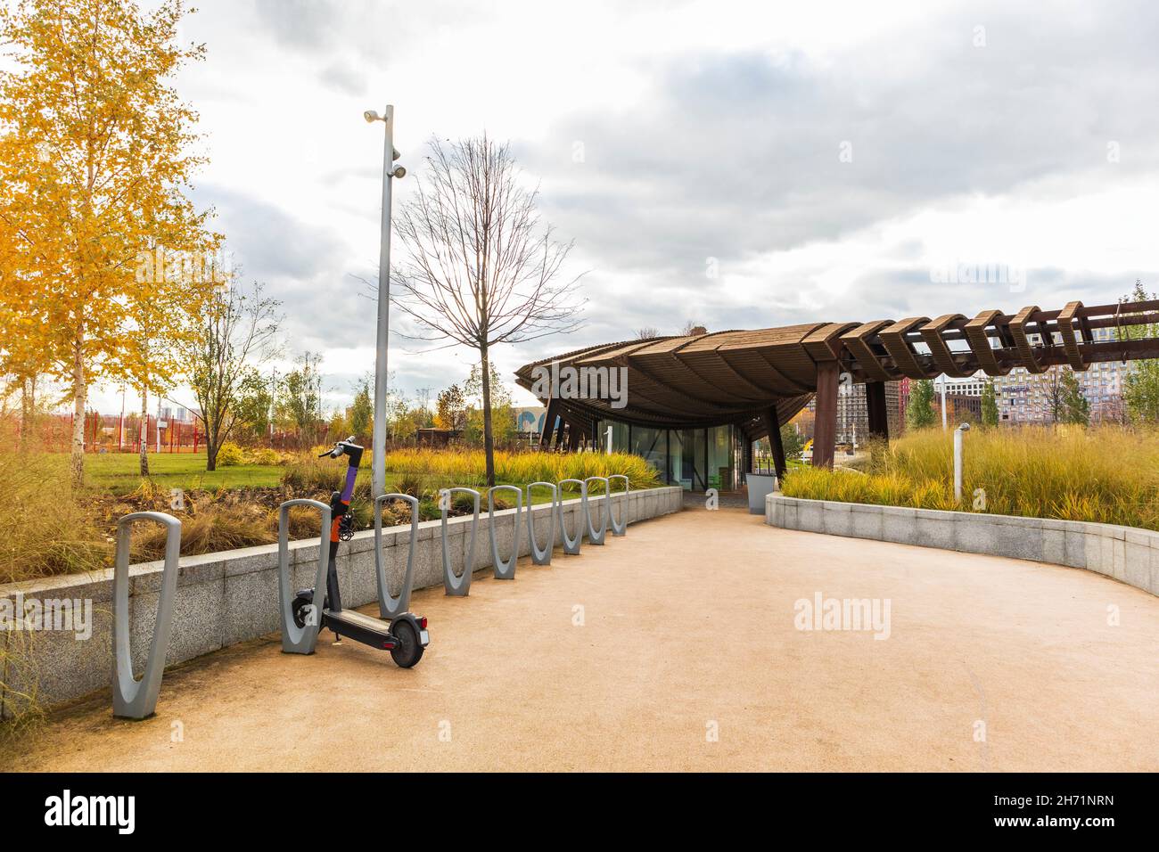 minimal modern architecture park high-tech geometric shapes exterior ...