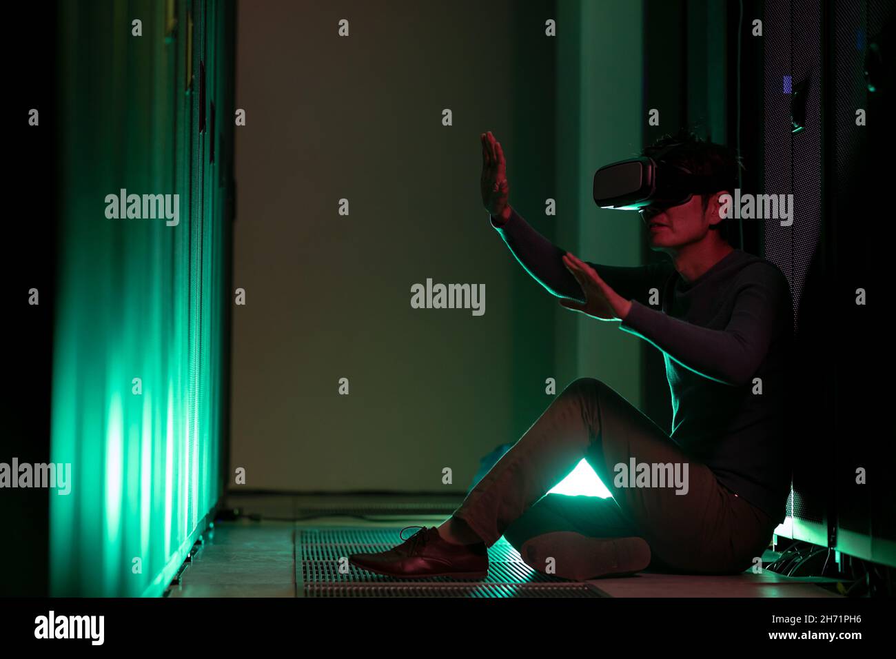 Man wearing vr headset in hi-res stock photography and images - Alamy