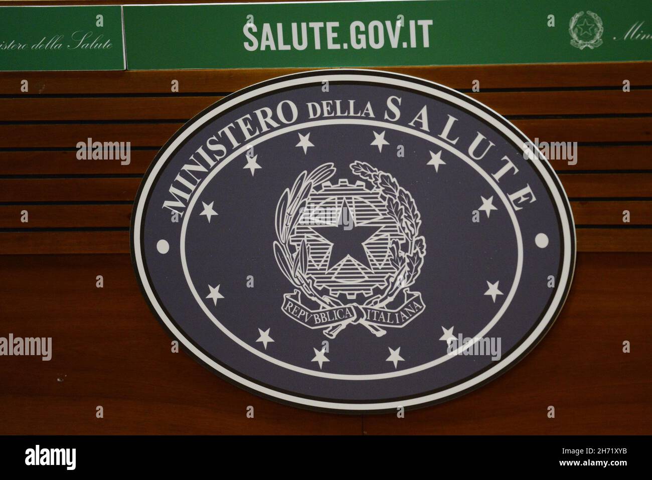 Salute logo hi-res stock photography and images - Alamy