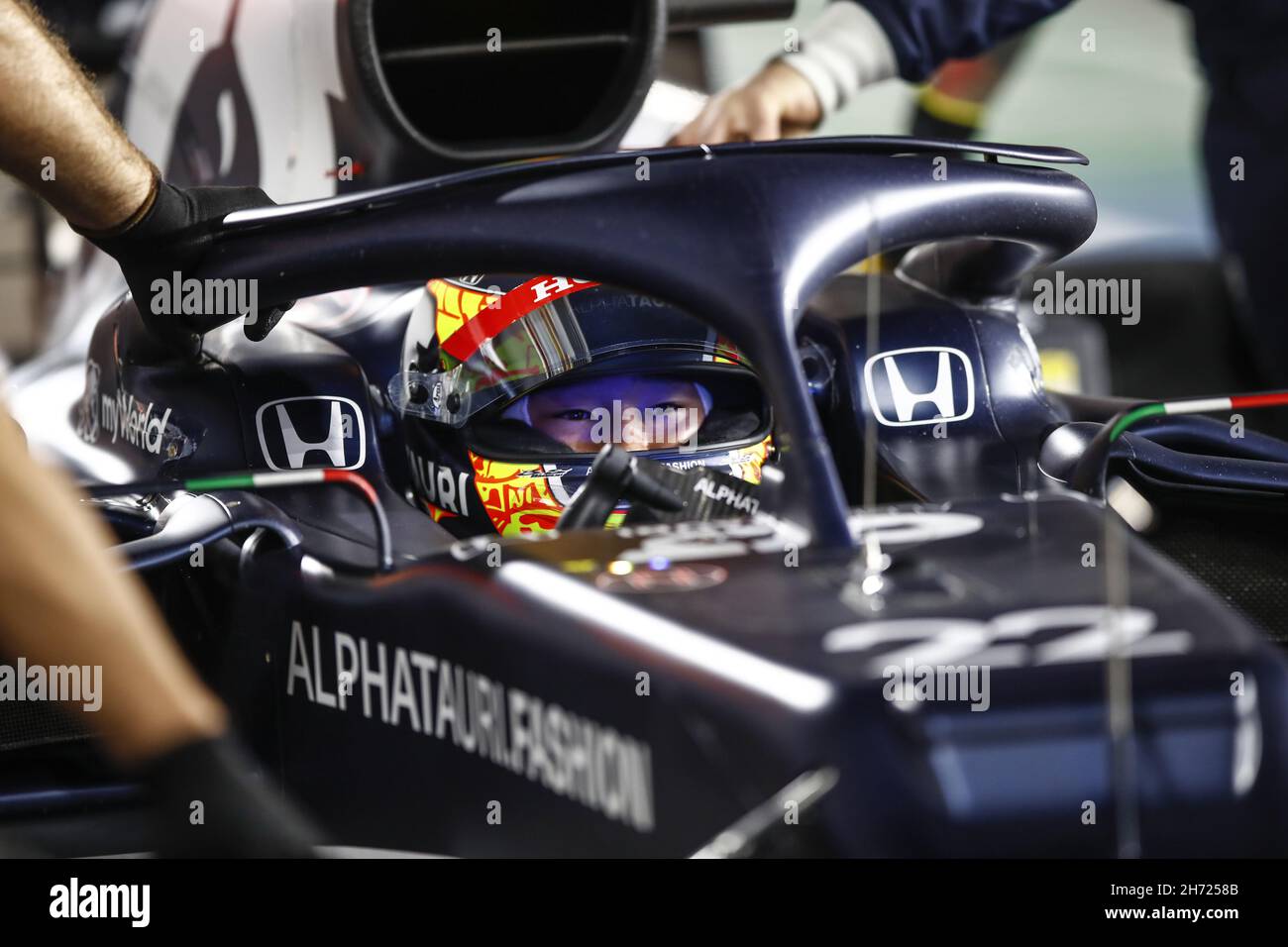 Doha, Qatar. 19th Nov, 2021. TSUNODA Yuki (jap), Scuderia AlphaTauri Honda AT02, portrait during ...