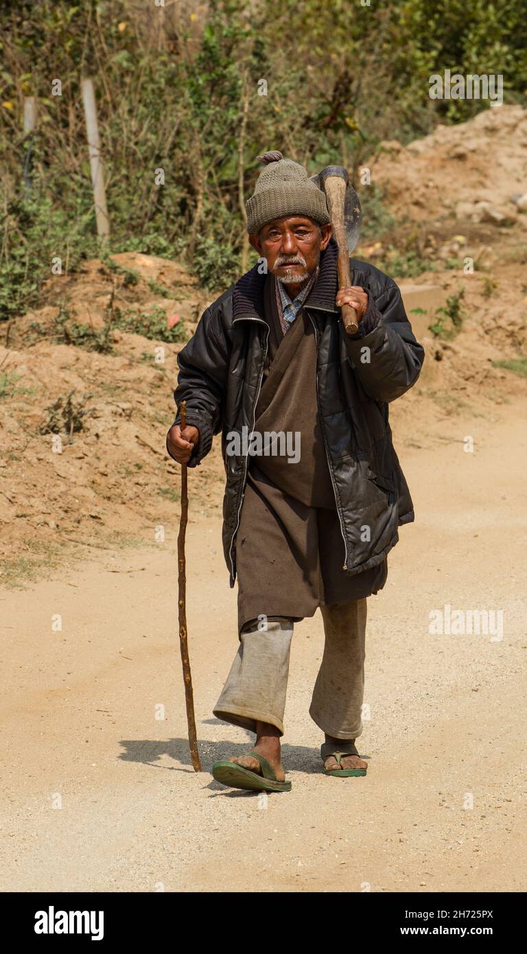 Gho male traditional dress hi-res stock photography and images - Alamy