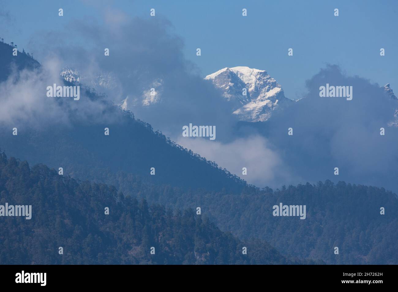 Bhutan snow capped mountains hi-res stock photography and images - Alamy