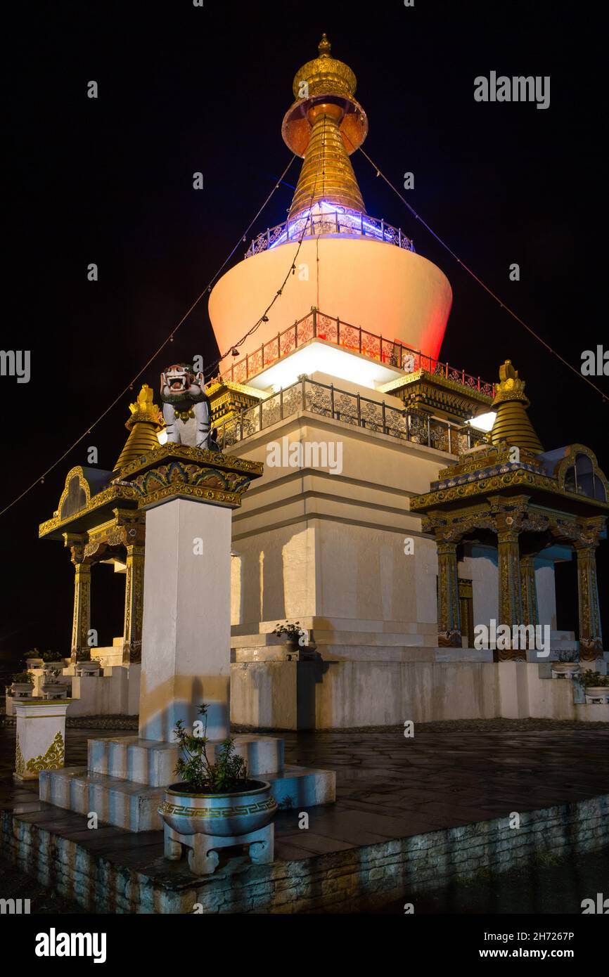 The Tibetan-style stupa of the National Memorial Chorten in Thimphu ...